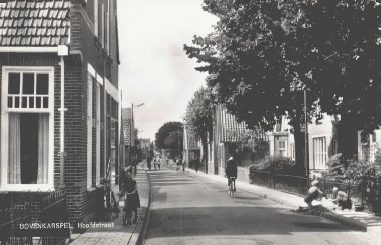 Hoofdstraat Bovenkarspel (jaartal: 1960 tot 1970) - Foto's SERC