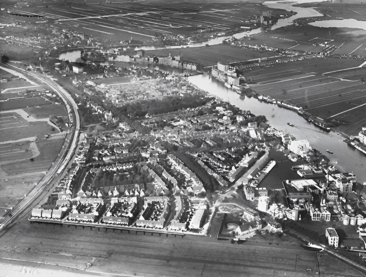 Luchtfoto Wormerveer (jaartal: 1920 tot 1930) - Foto's SERC
